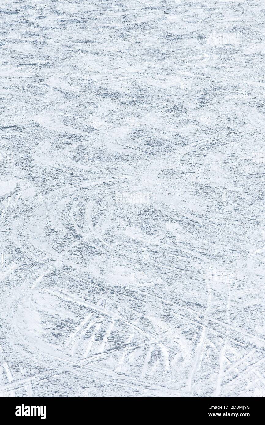 Snow background pattern curved with slope trails Stock Photo - Alamy