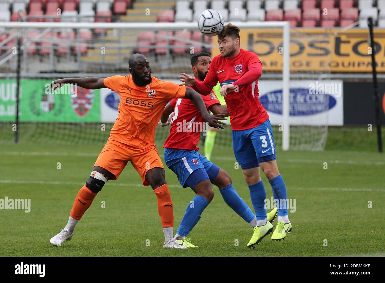 Elliot Johnson of Dagenham and Kingsley Eshun of Hartley Wintney during ...