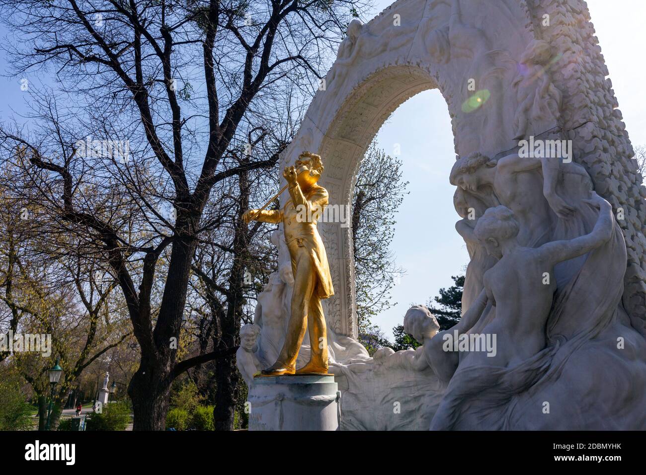 Johann Strauss Monument, Edmund Hellmer's golden Strauss Monument in ...