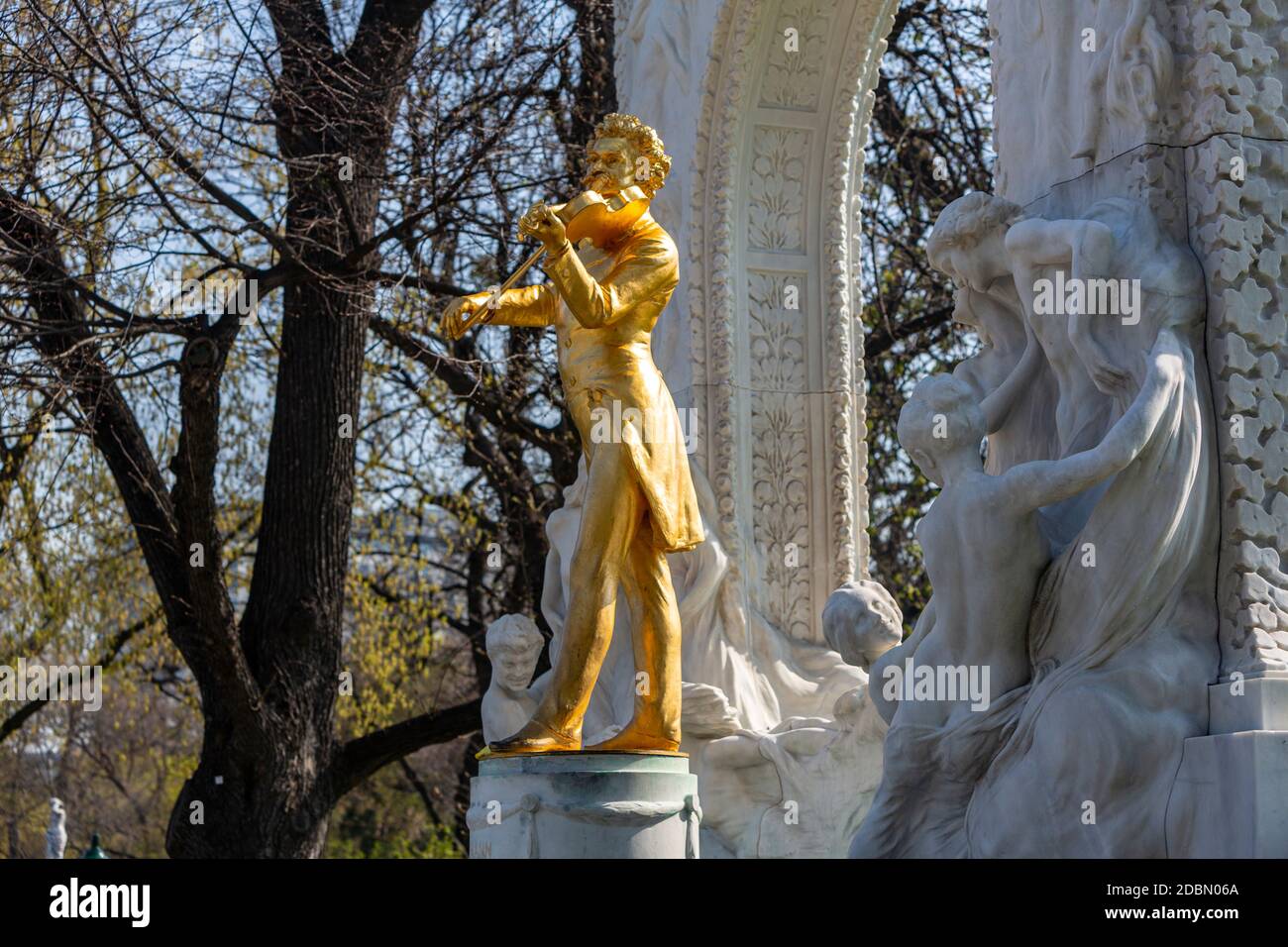 Johann Strauss Monument, Edmund Hellmer's golden Strauss Monument in ...