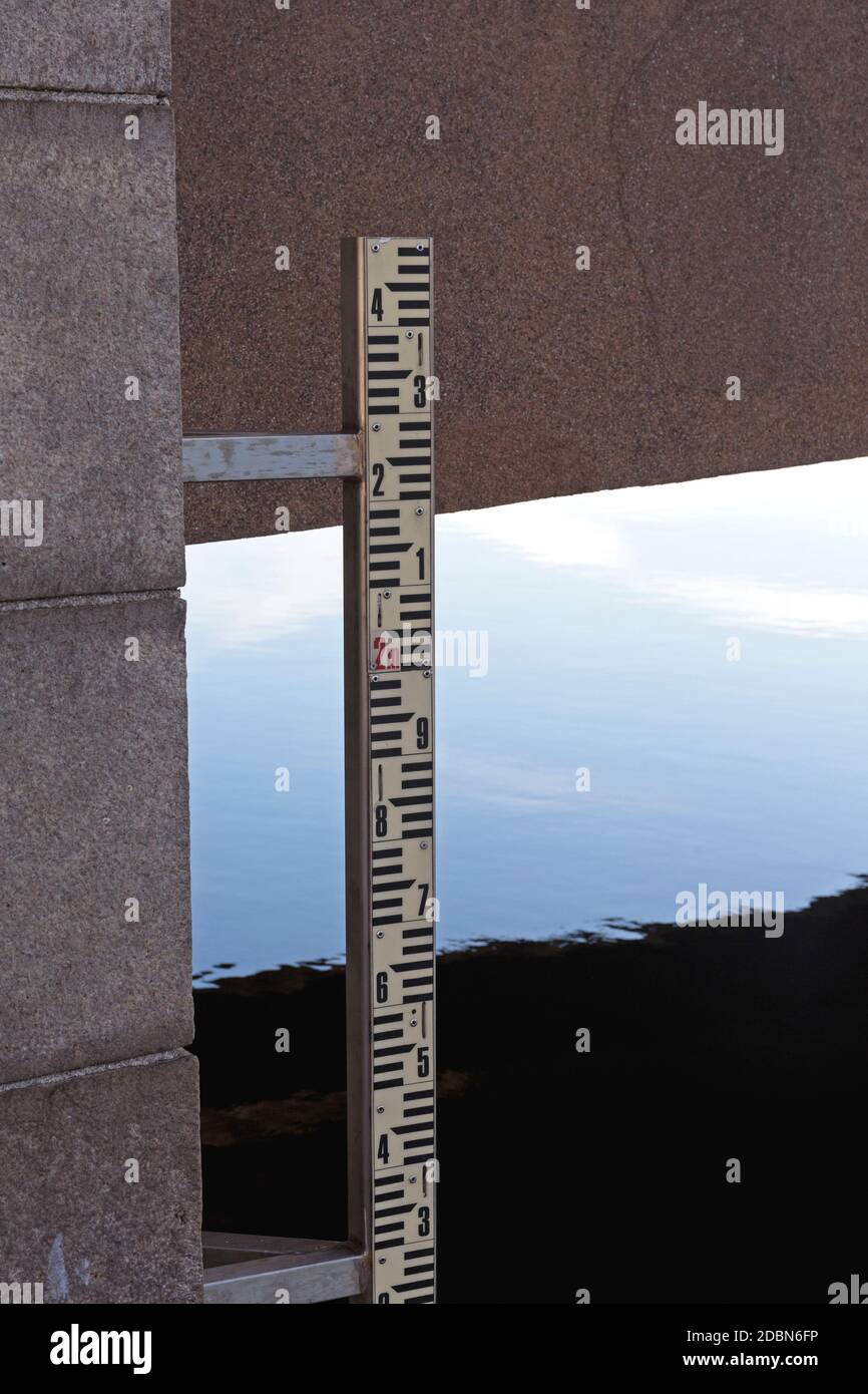 Staff Gauge Water Level Measuring Pole Stock Photo - Alamy