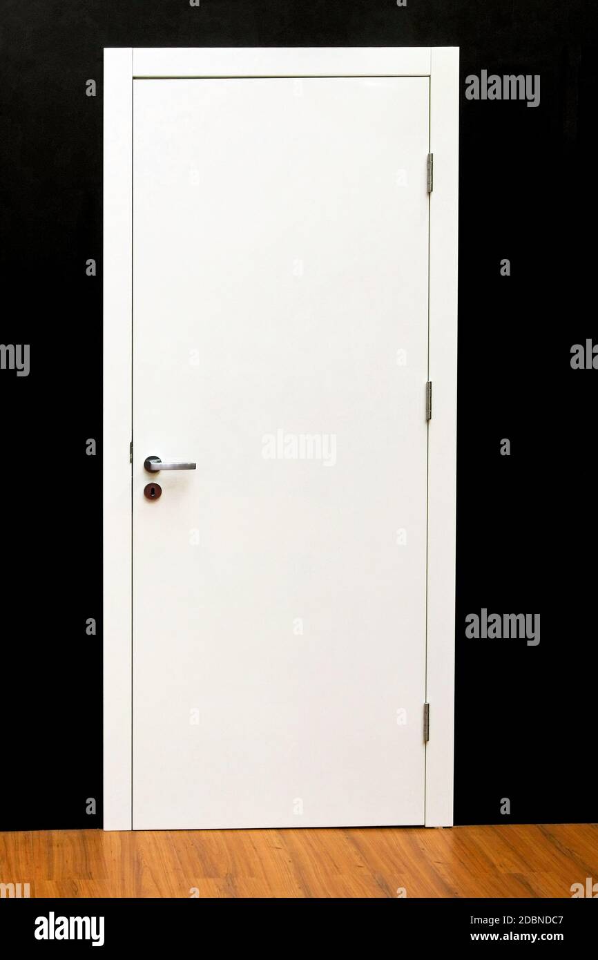 Simple white door hi-res stock photography and images - Alamy