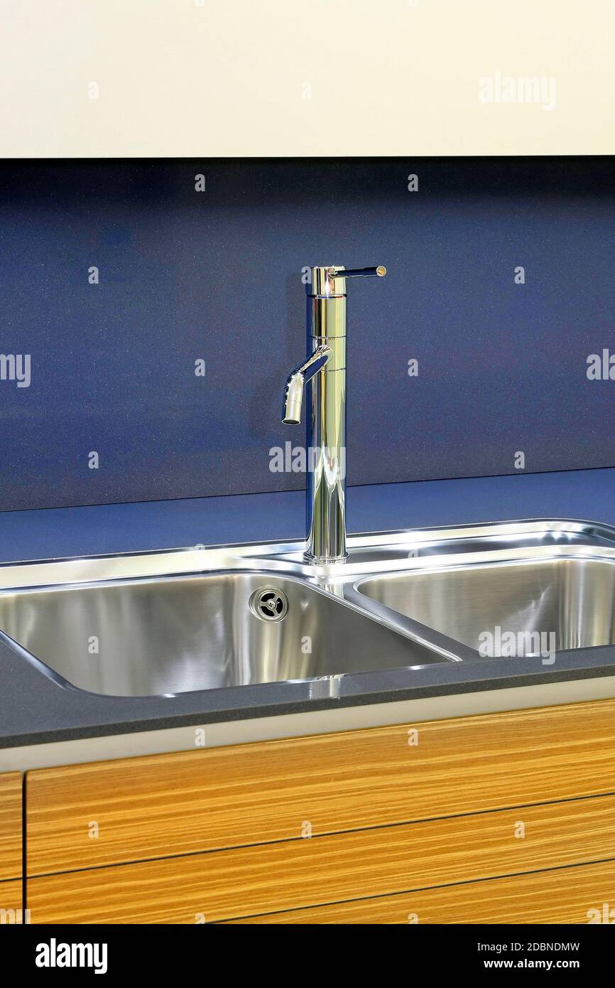Double kitchen sink close up hi-res stock photography and images - Alamy