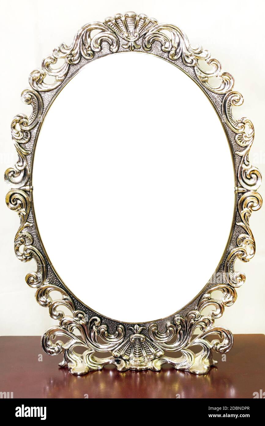 Oval silver hi-res stock photography and images - Alamy