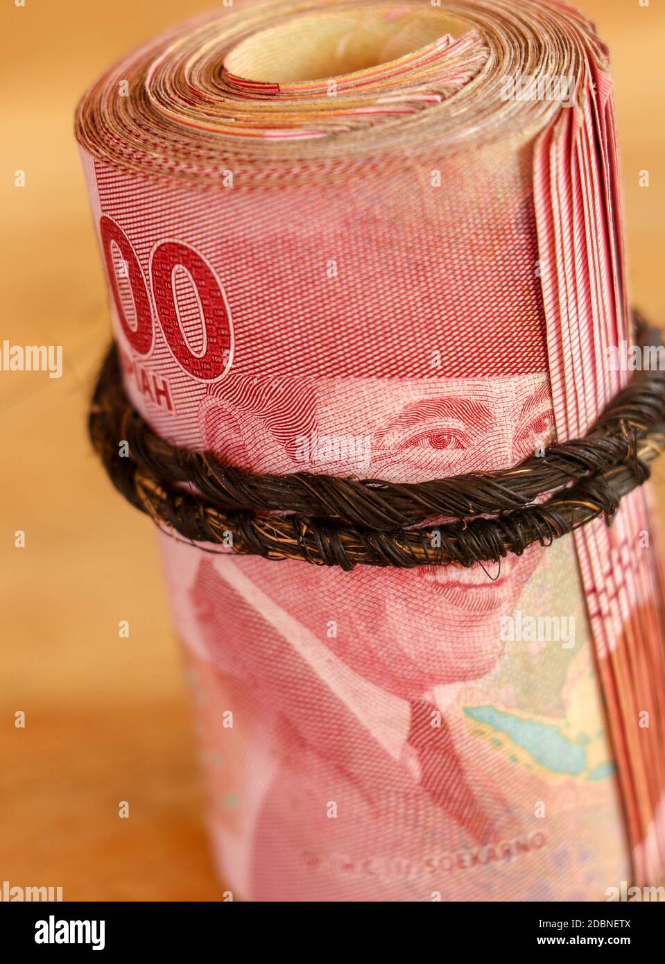 100000 bank note hi-res stock photography and images - Alamy