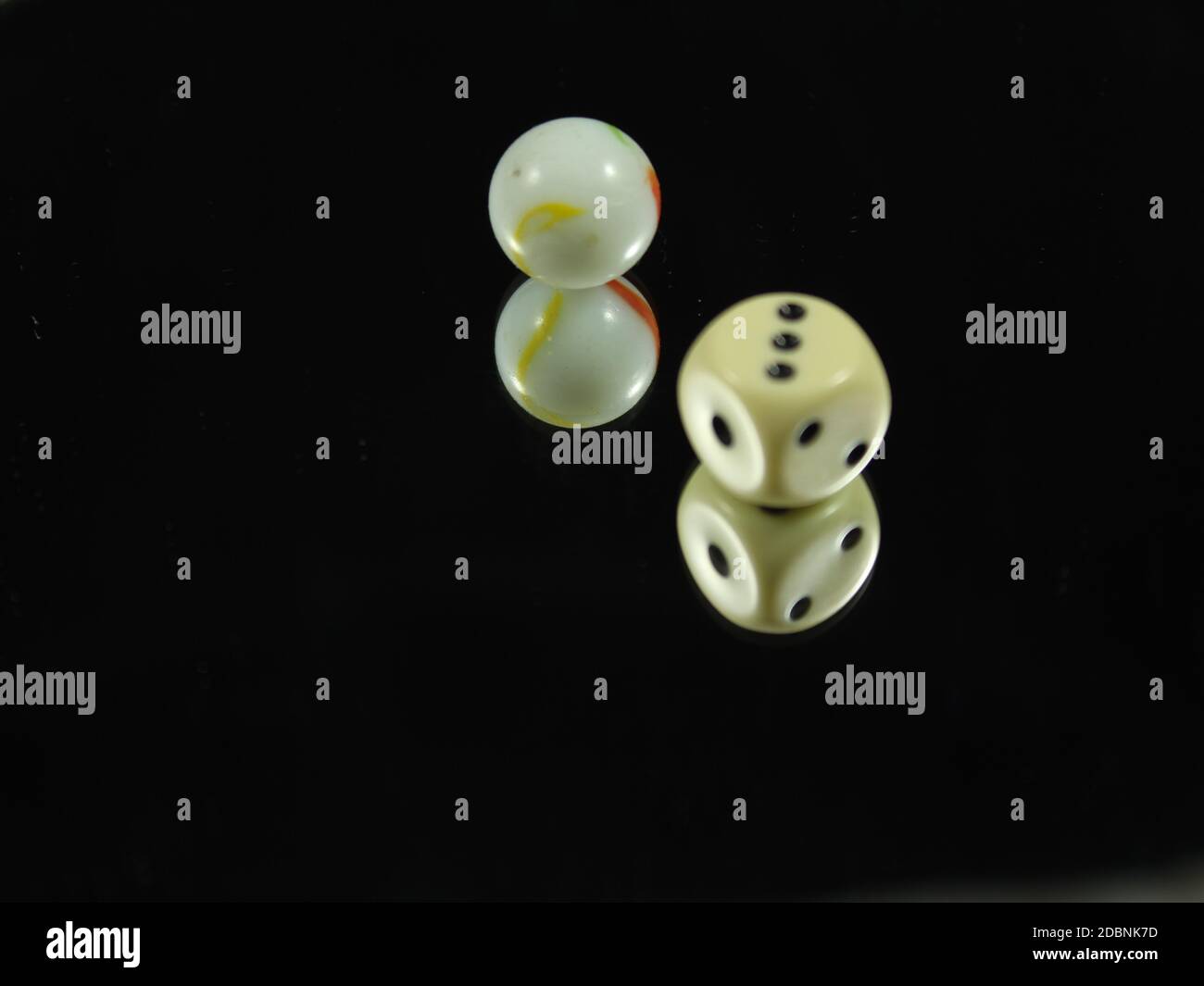 Dice game cube fun sides points numbers Stock Photo - Alamy