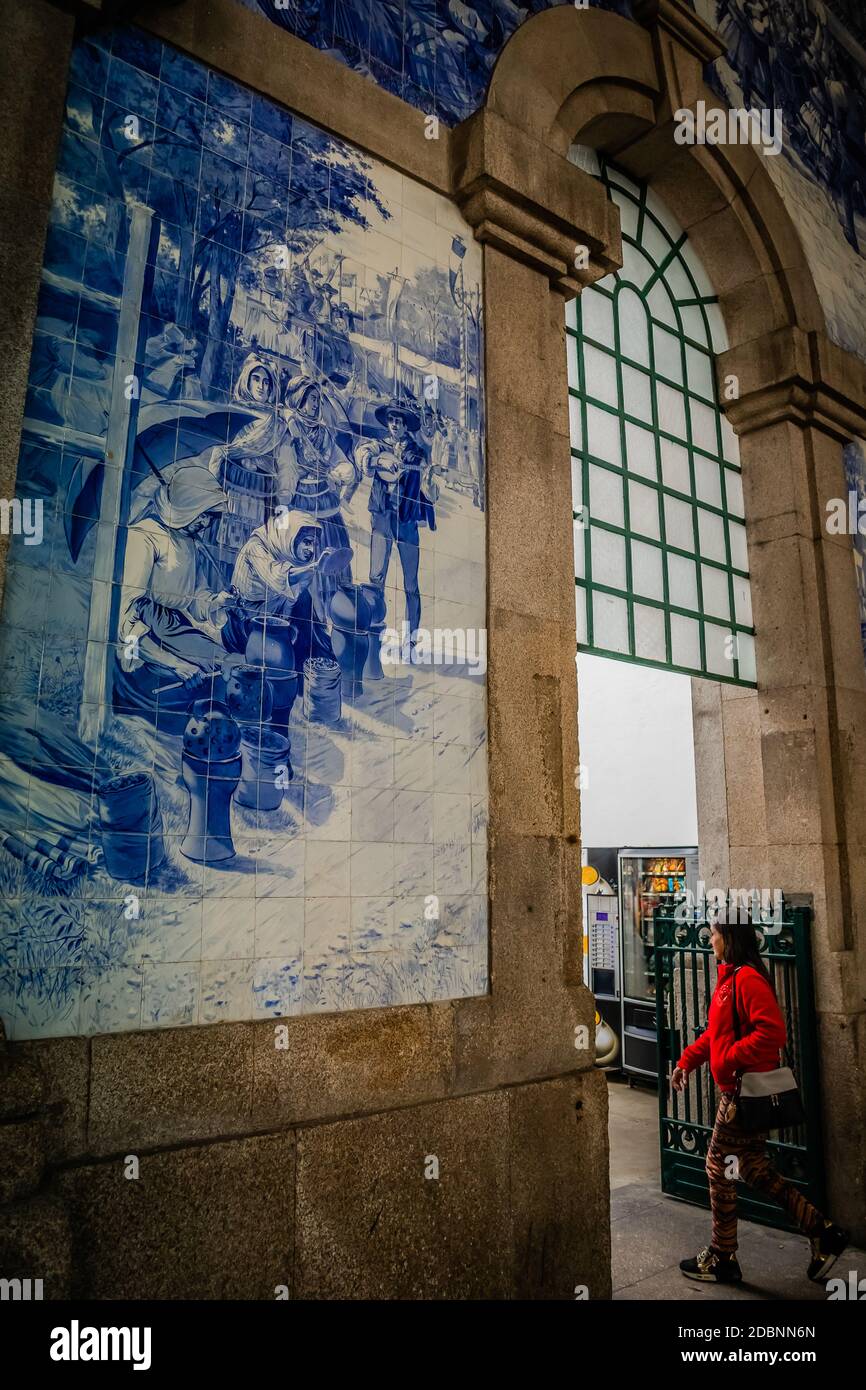 Main train station in Porto with wall murals of tile Stock Photo - Alamy
