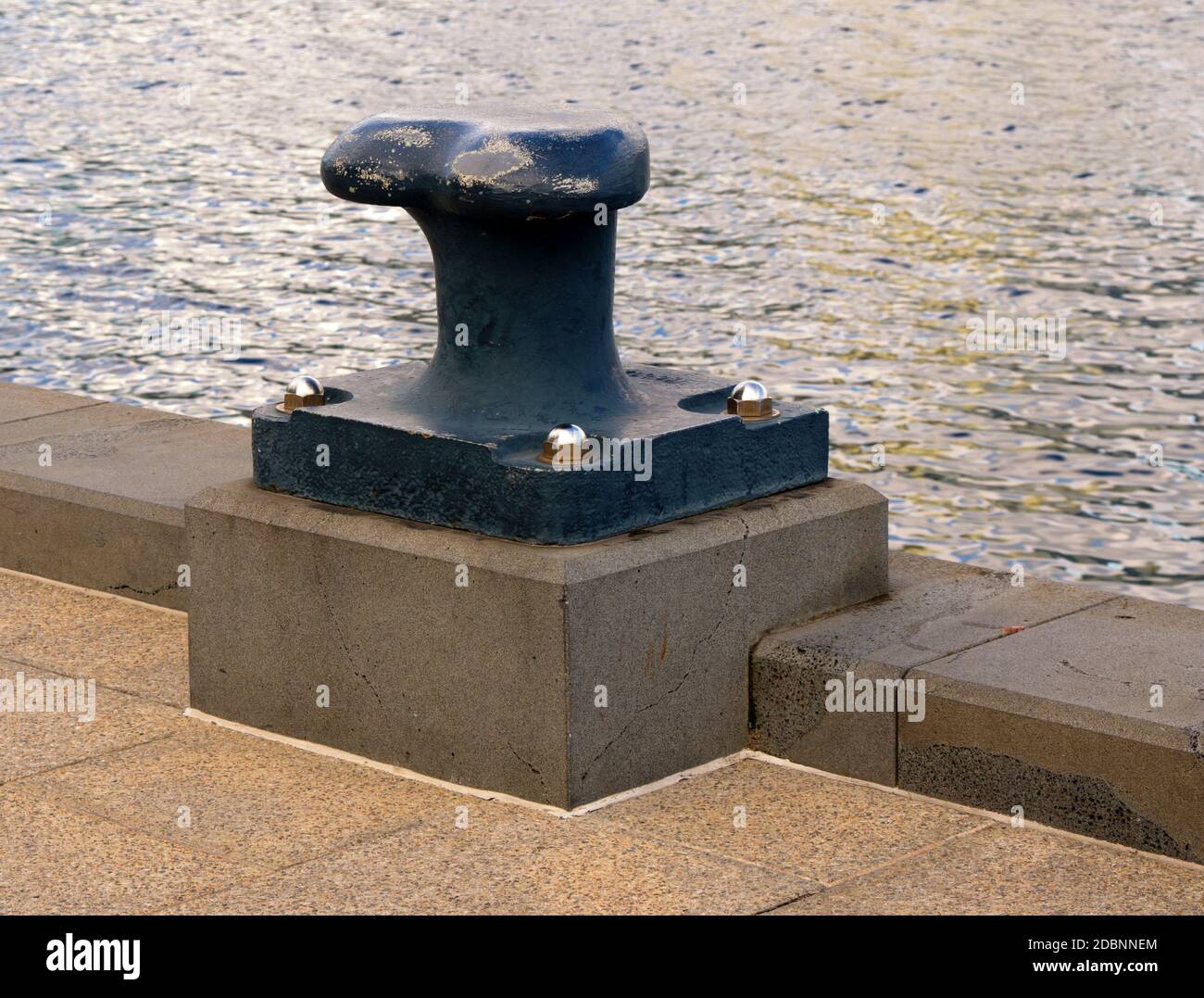 Old anchor point metal hi-res stock photography and images - Alamy