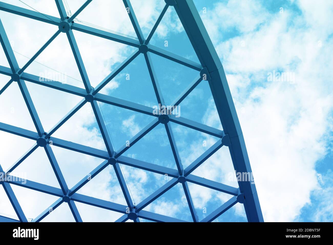 Metal glass roof structure hi-res stock photography and images - Alamy