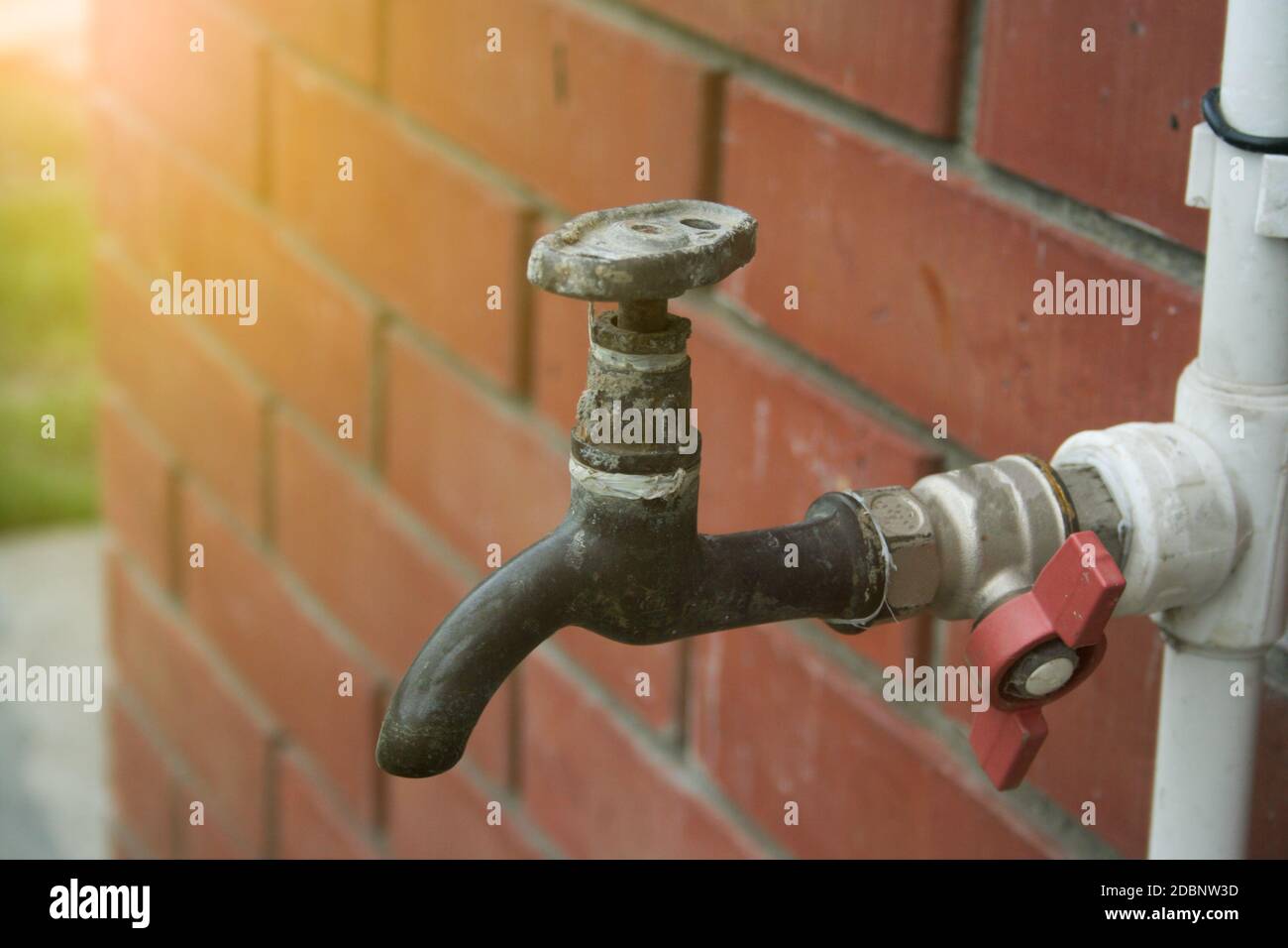 Old rusty closed water tap. Dry water tap Stock Photo - Alamy