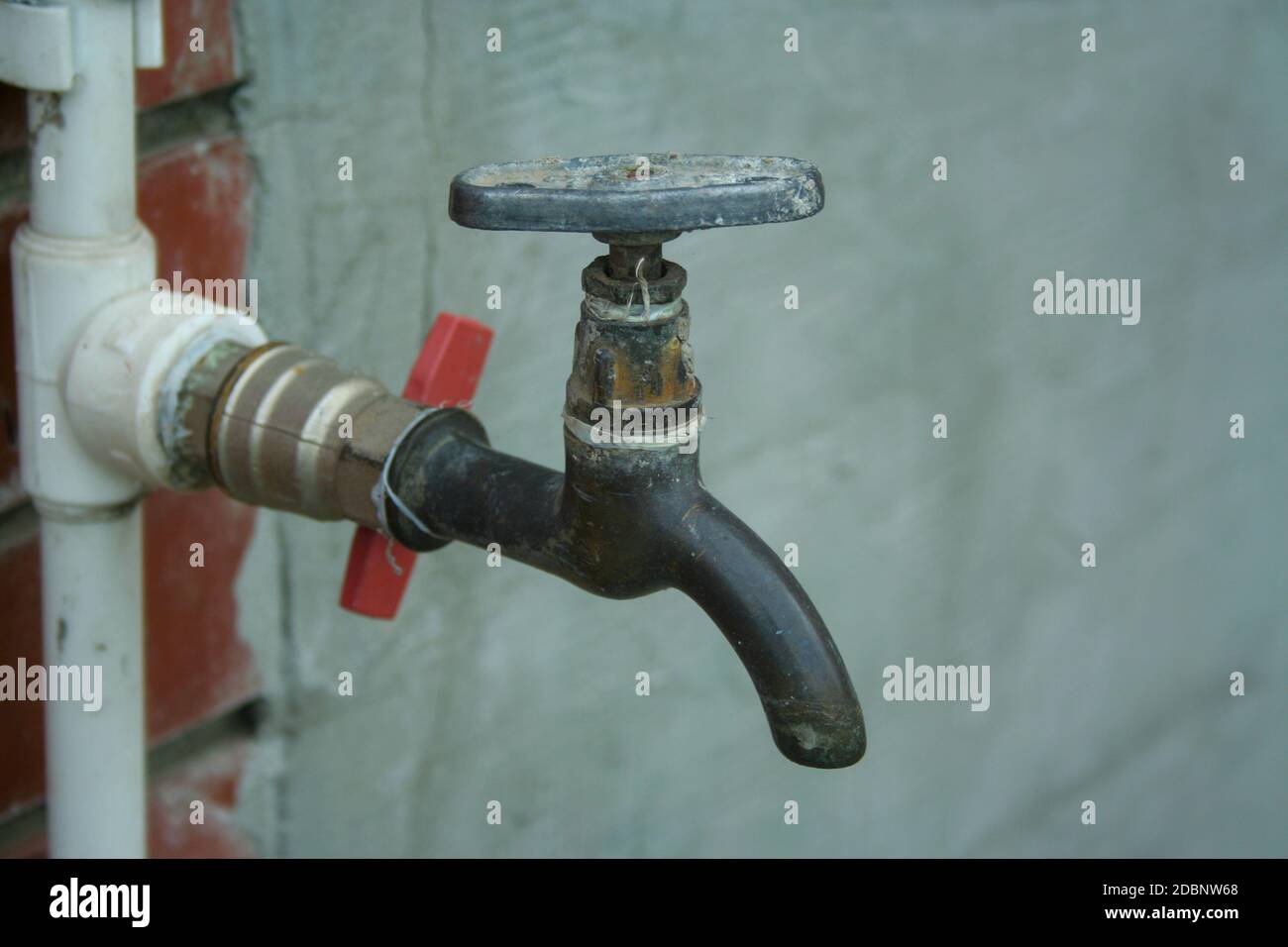 Old rusty closed water tap. Dry water tap Stock Photo - Alamy