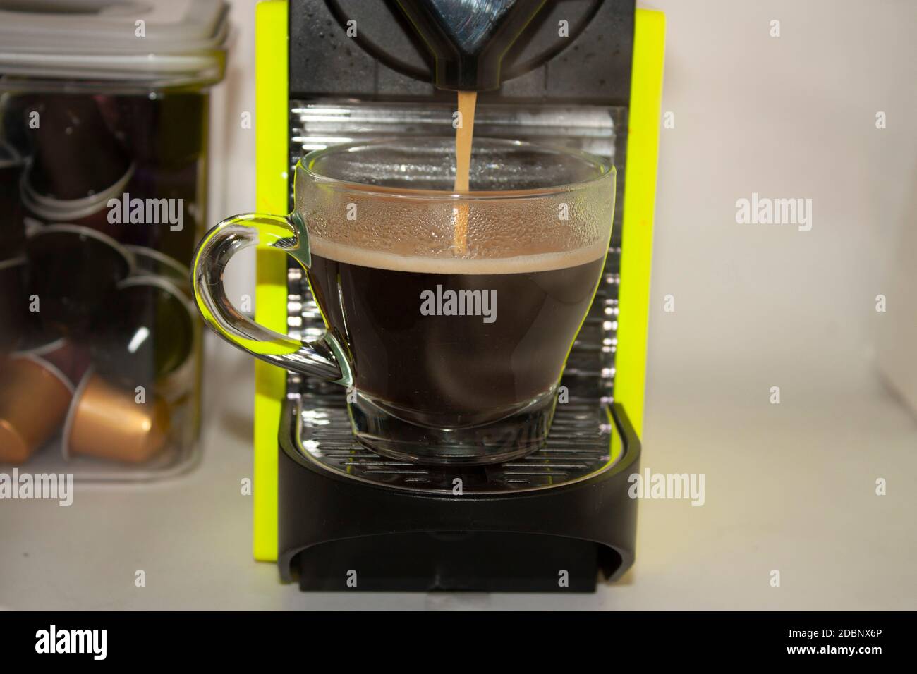 Sparkling coffee jet with nutrients such as vitamin B2, pantothenic ...