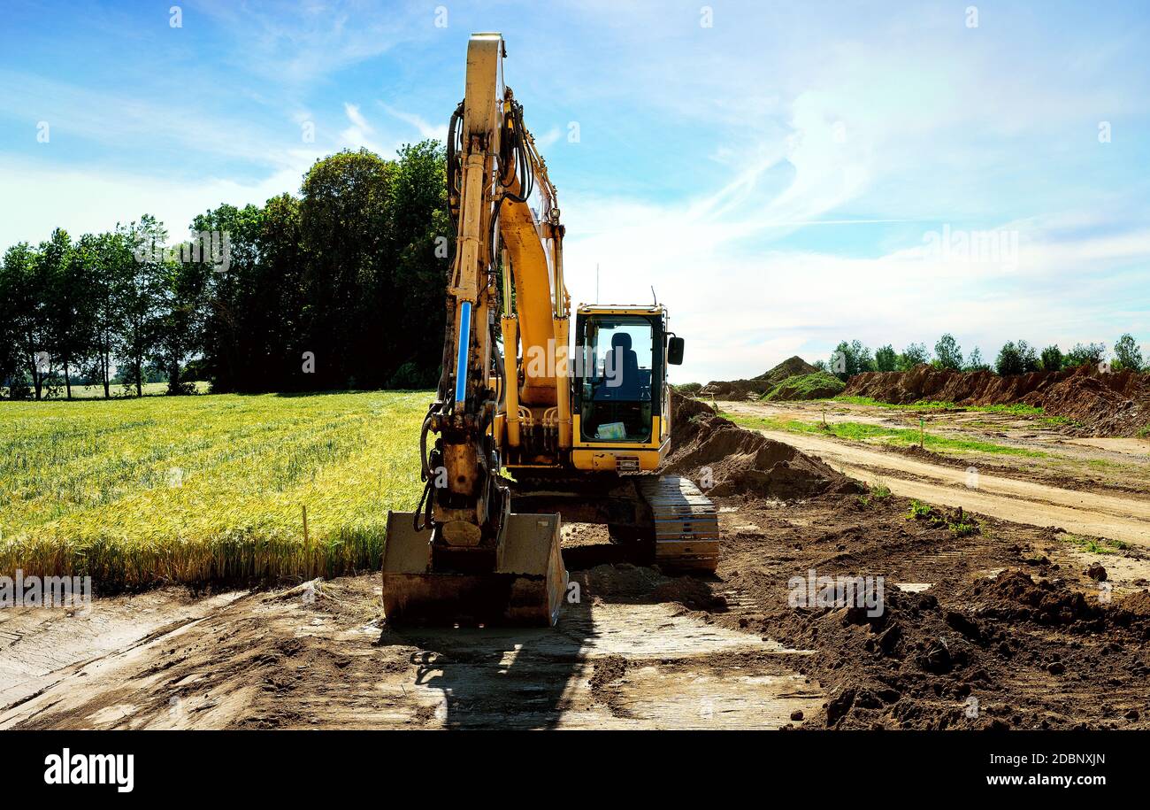 Excavator bucket front view hi-res stock photography and images - Alamy