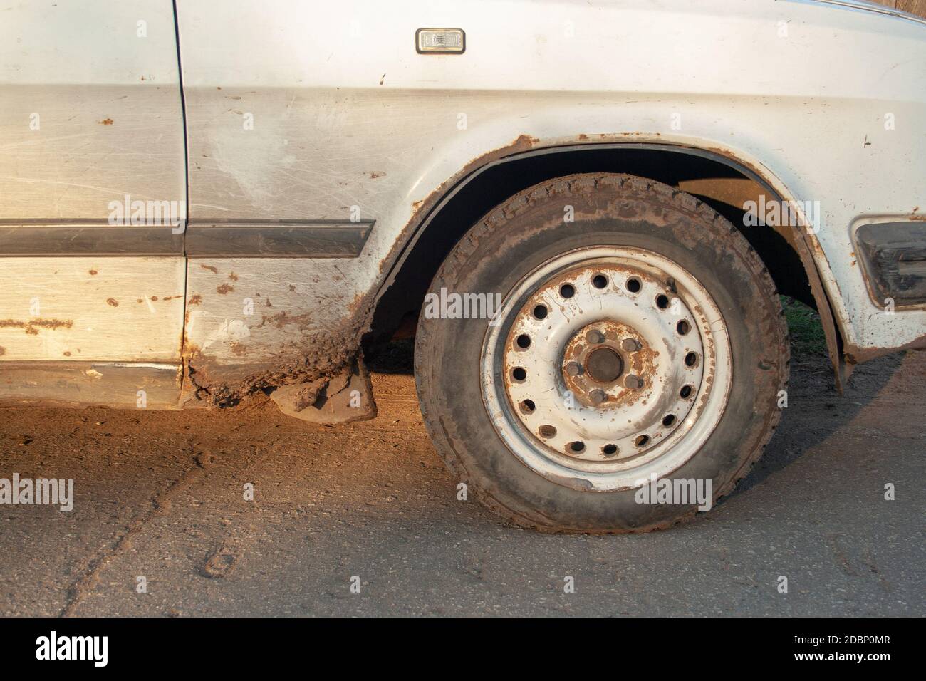 Old dirty car hi-res stock photography and images - Alamy