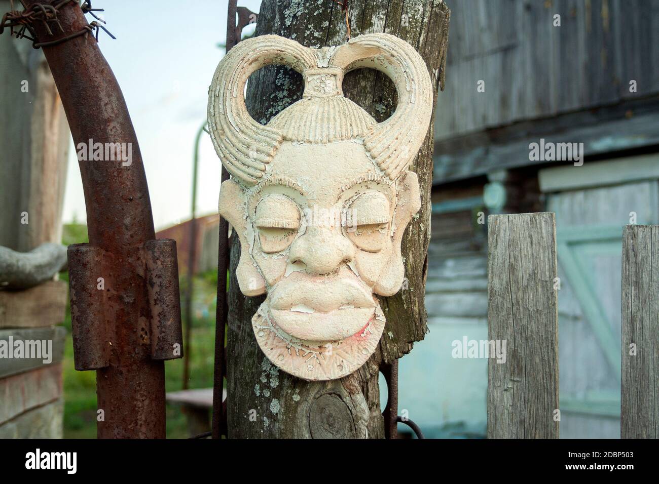 Old antique african tribal mask hi-res stock photography and images - Alamy