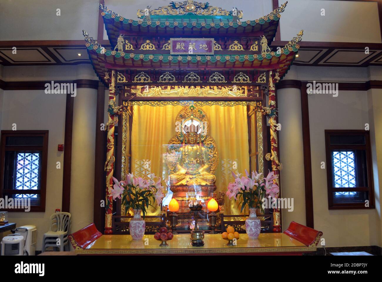 Po lin shrine hi-res stock photography and images - Alamy