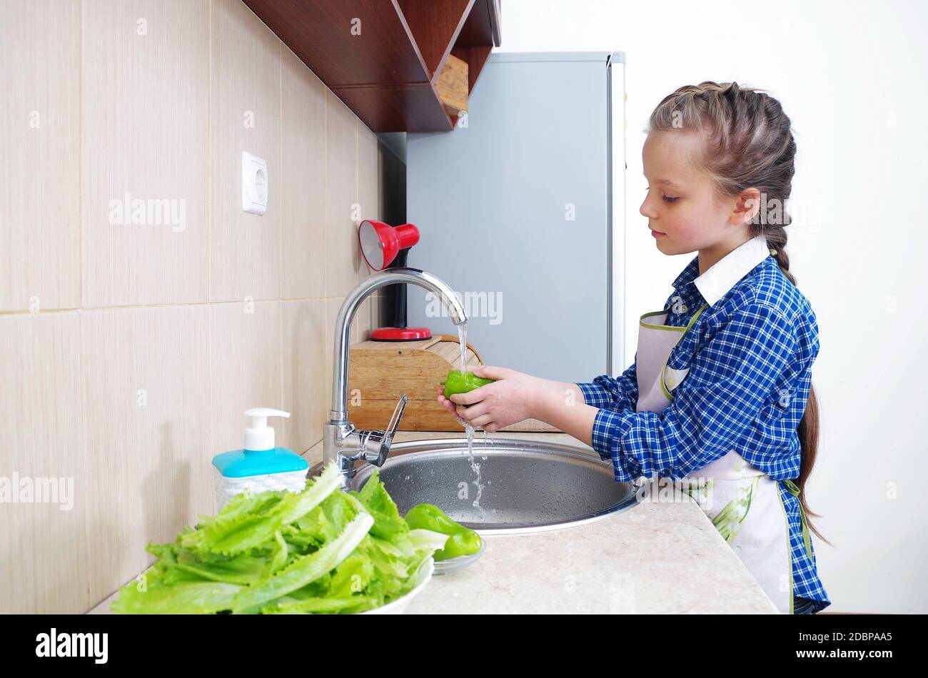 Child wash vegetables sink hi-res stock photography and images - Alamy