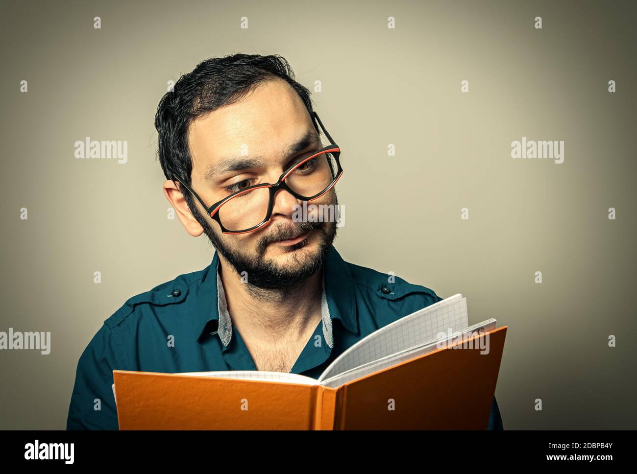 geek with the beard reading Stock Photo - Alamy