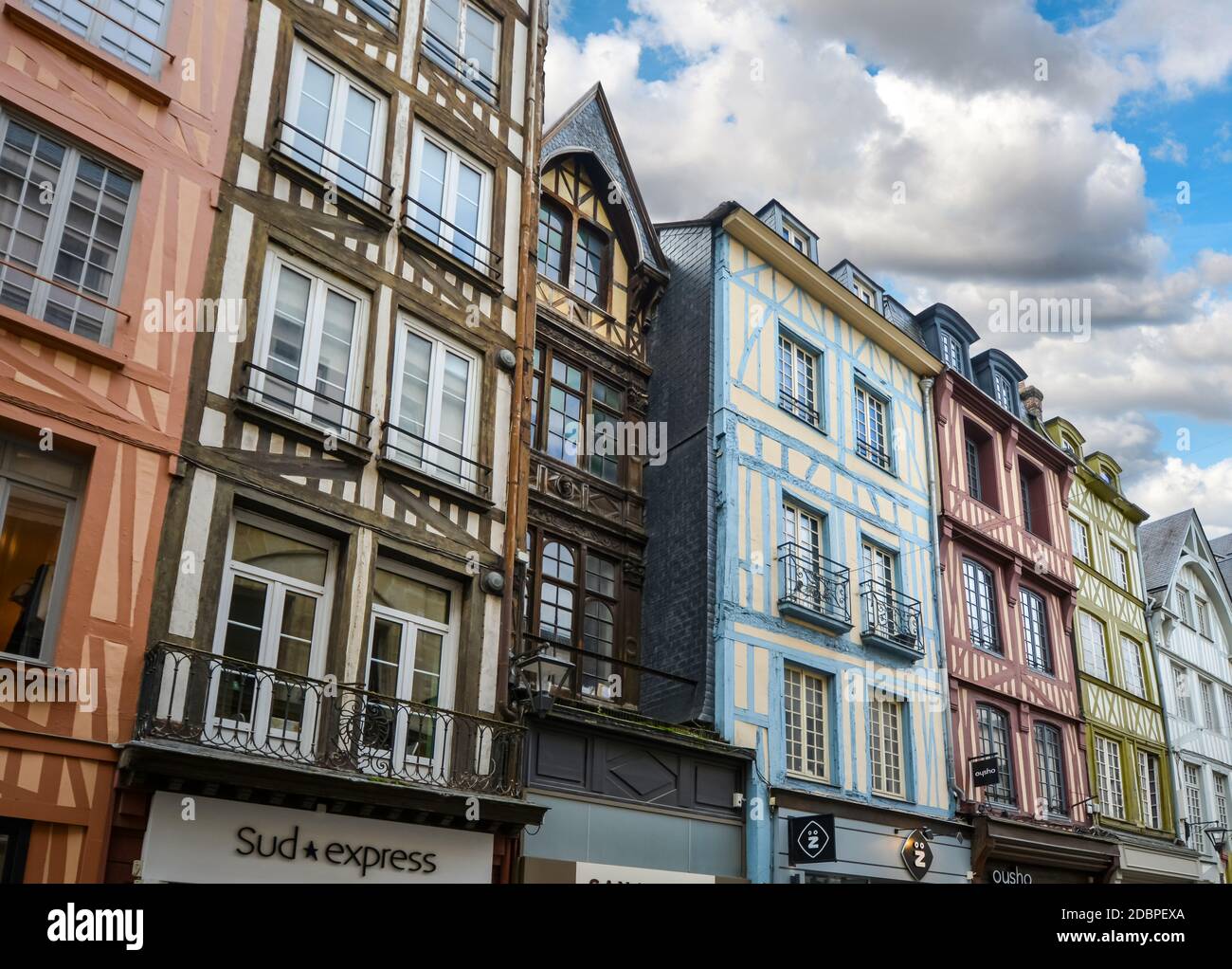 Half timbered homes line hi-res stock photography and images - Alamy