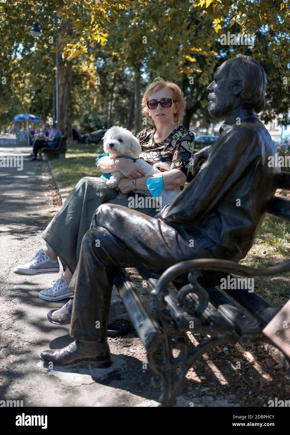 Statue woman sitting on bench hi-res stock photography and images - Alamy