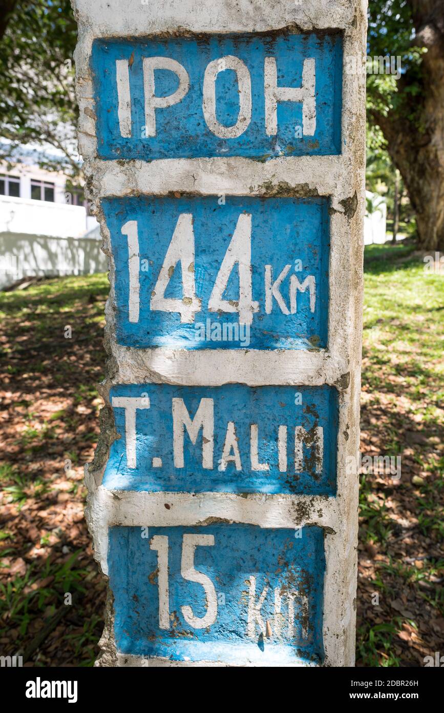 Old stone mileage marker hi-res stock photography and images - Alamy