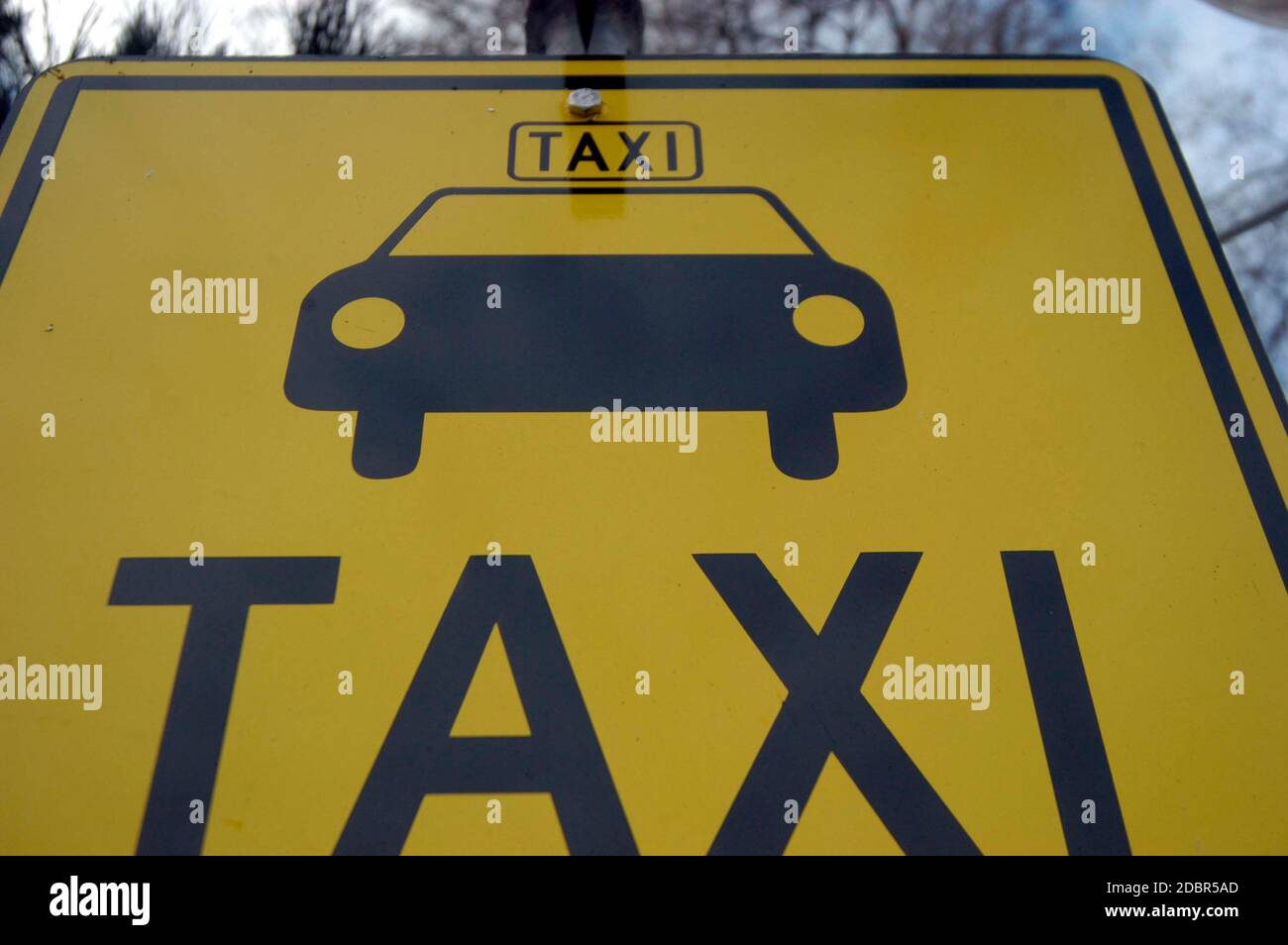 Yellow Taxi sign with the pictogram of a car Stock Photo - Alamy