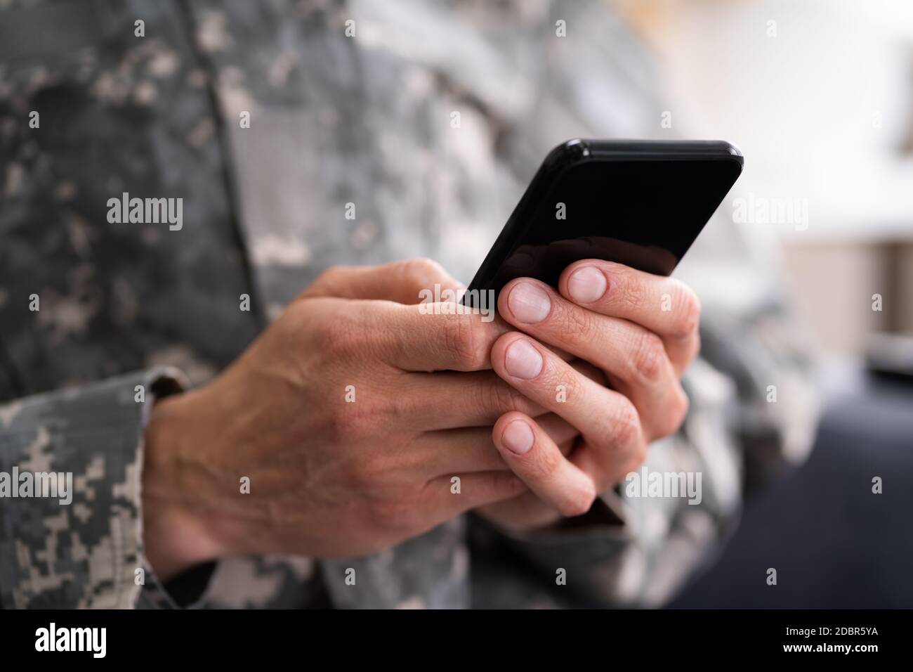 Social Cyber Warfare. Army Soldier Using Smart Phone Stock Photo - Alamy