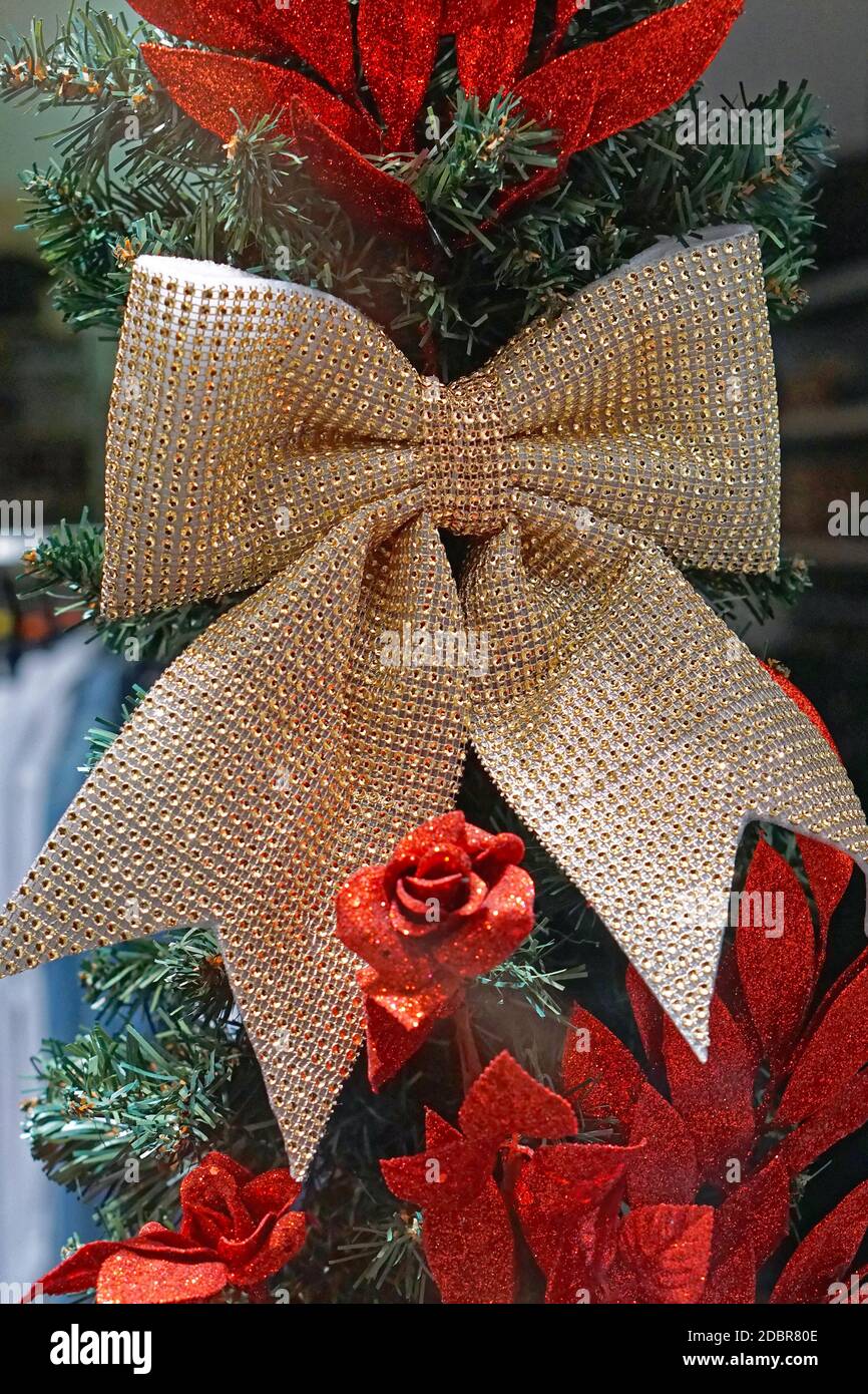 Big gold bow hi-res stock photography and images - Alamy