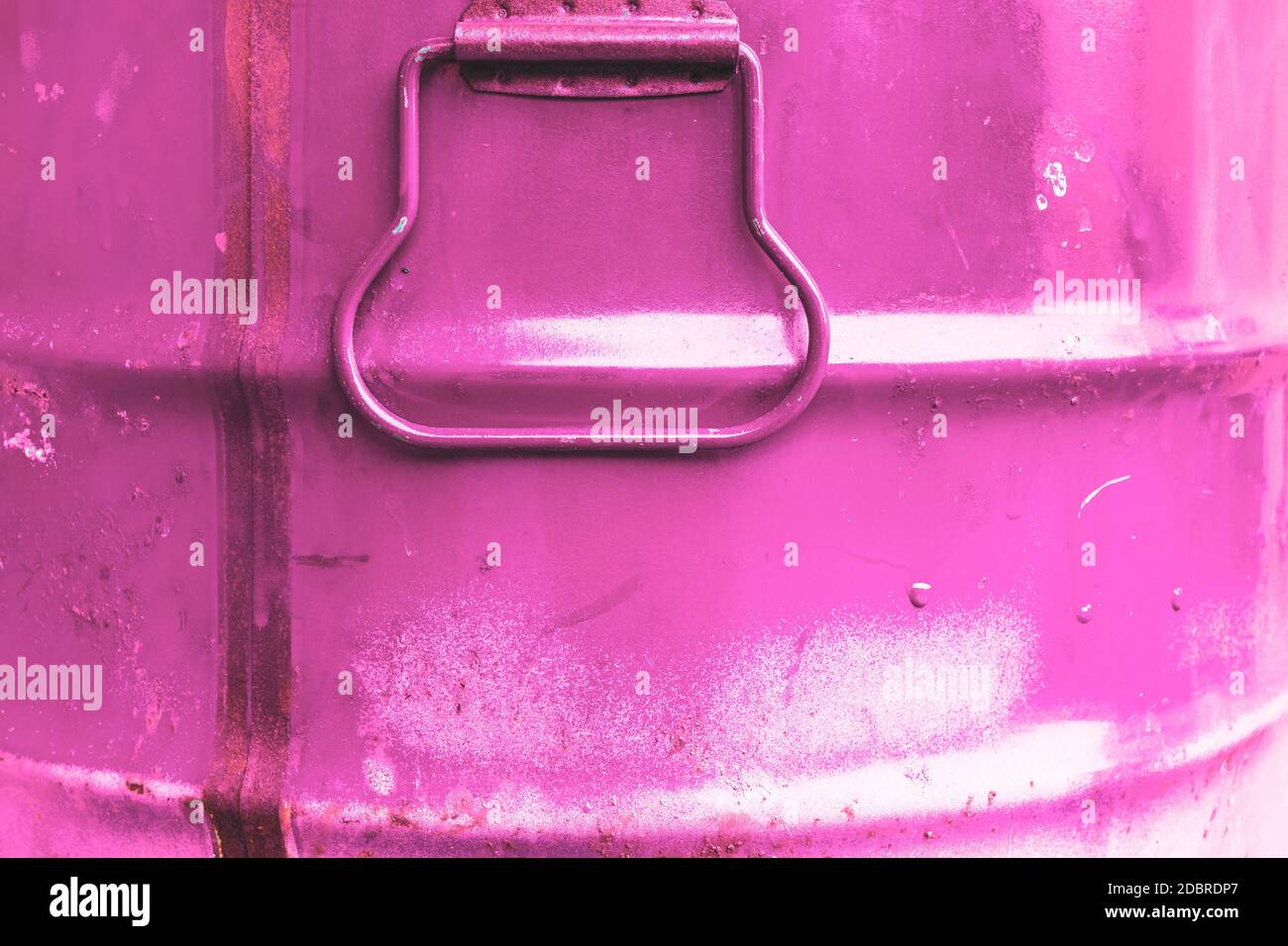 Pink color can. Metal can with pink paint drips Stock Photo - Alamy