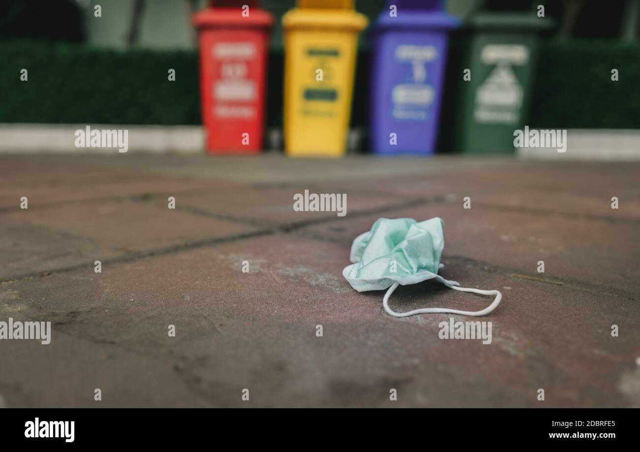 Hospital recycling bin hi-res stock photography and images - Alamy