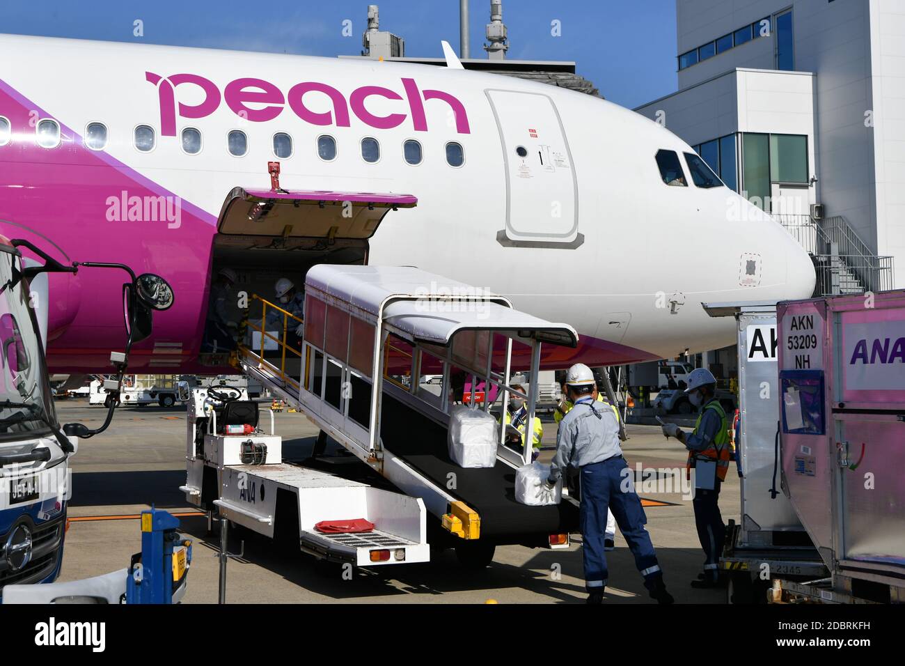 Peach's A320 loading ANA's cargo at Fukuoka Airport on November 1, 2020 ...