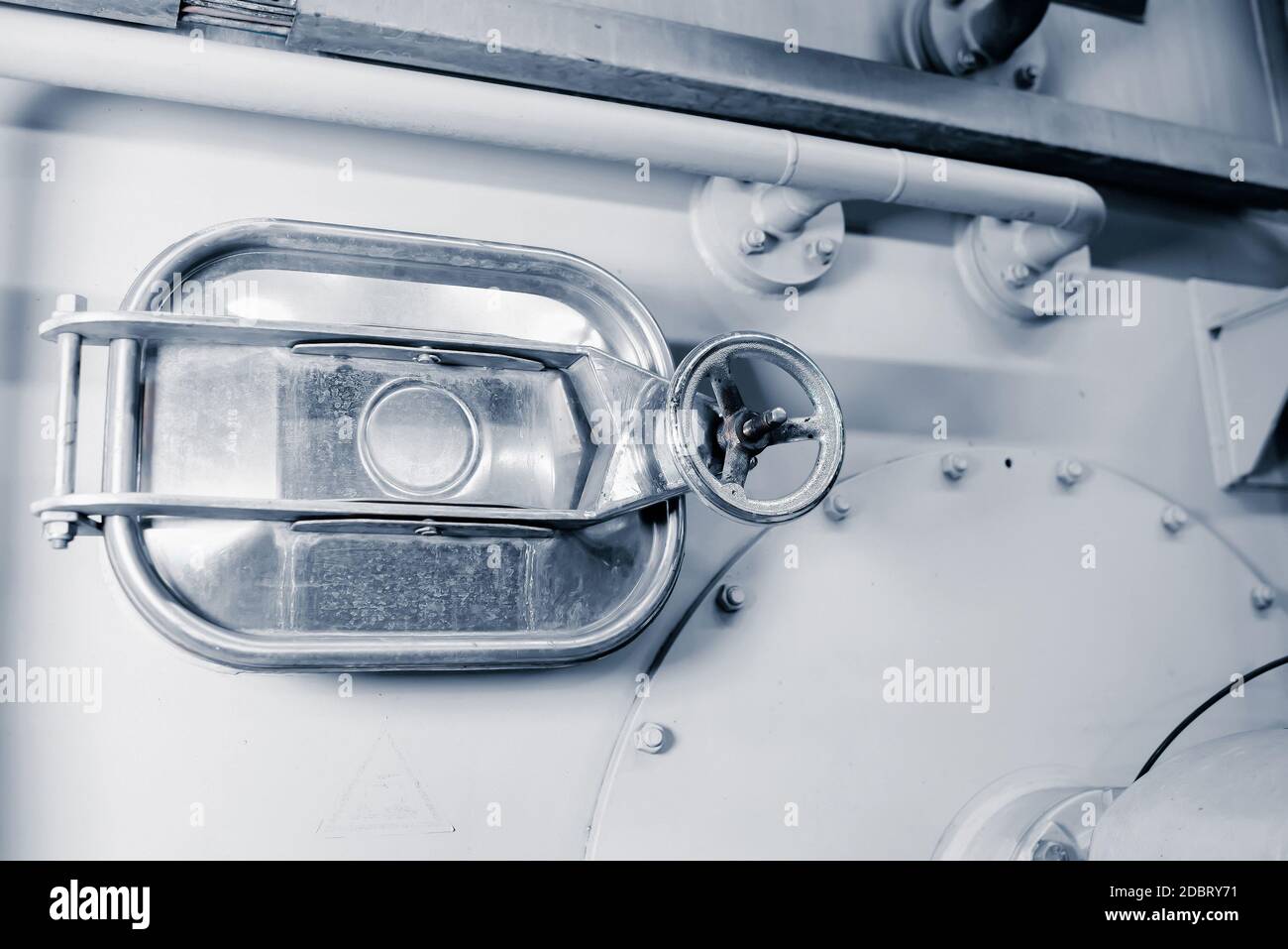 Submarine hatch door hi-res stock photography and images - Alamy