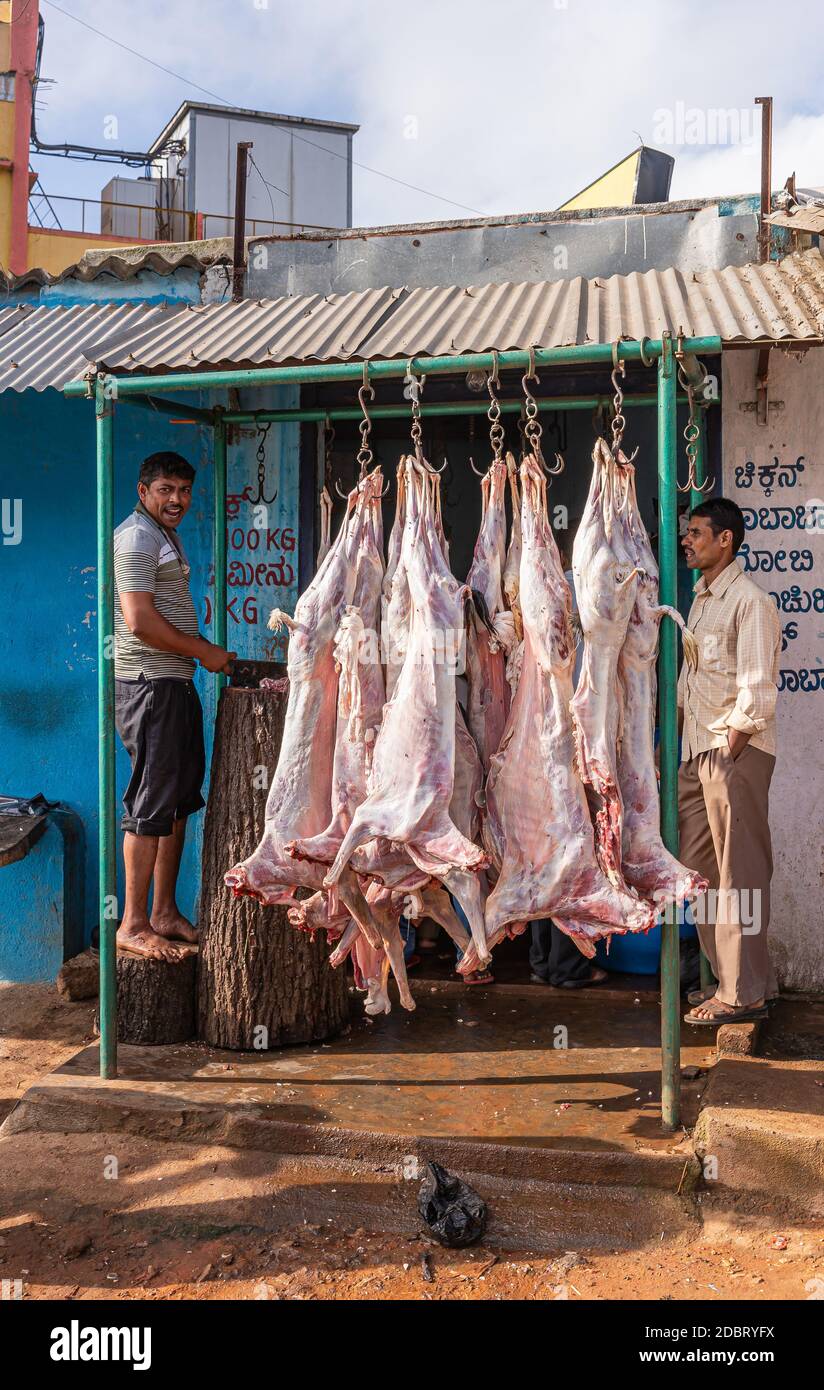 Simple shack hi-res stock photography and images - Alamy