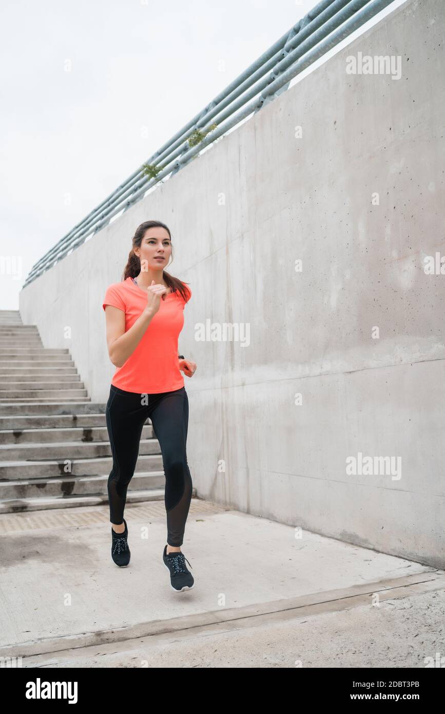 Portrait of fitness woman running Stock Photo - Alamy