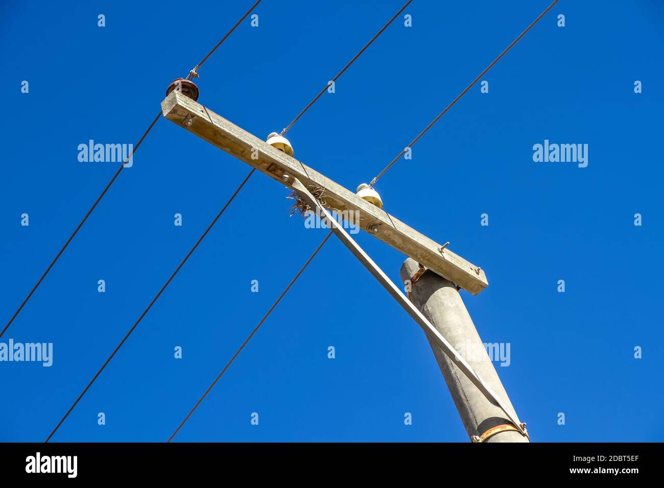 Electric pole wires wood hi-res stock photography and images - Alamy
