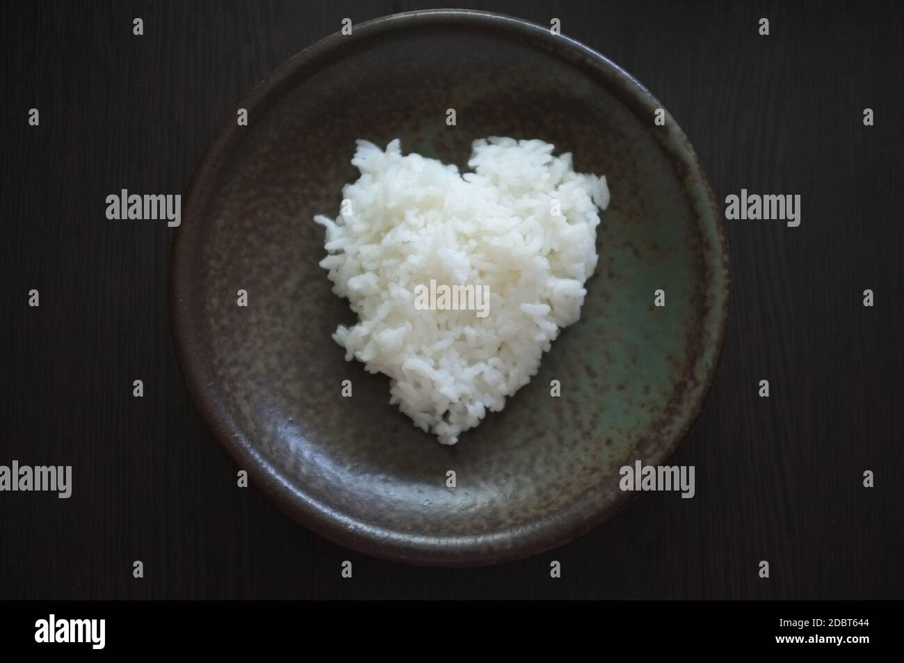 Top view heart shape of cooked rice in a dish Stock Photo - Alamy