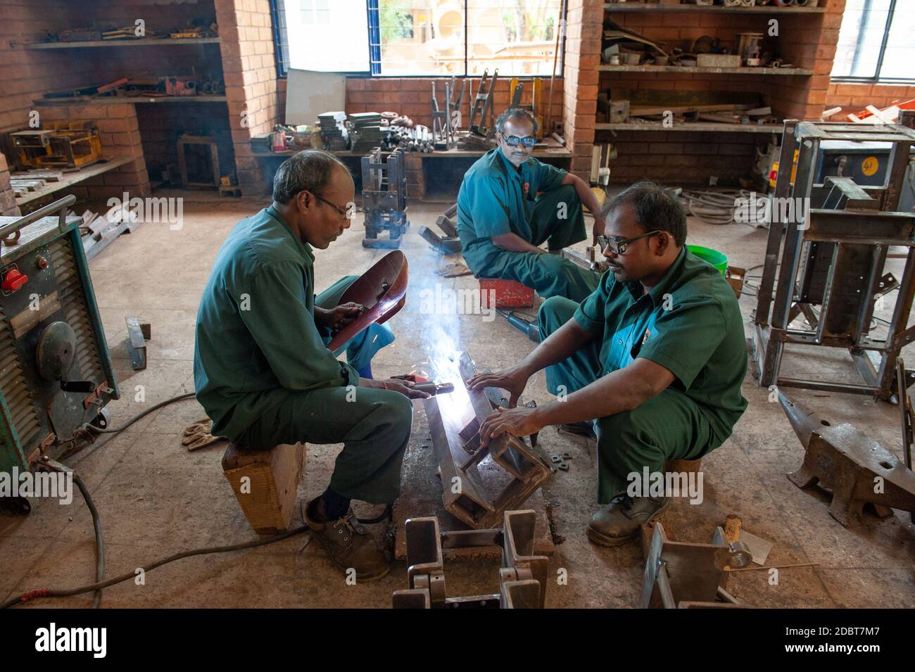 Indian welding hi-res stock photography and images - Alamy