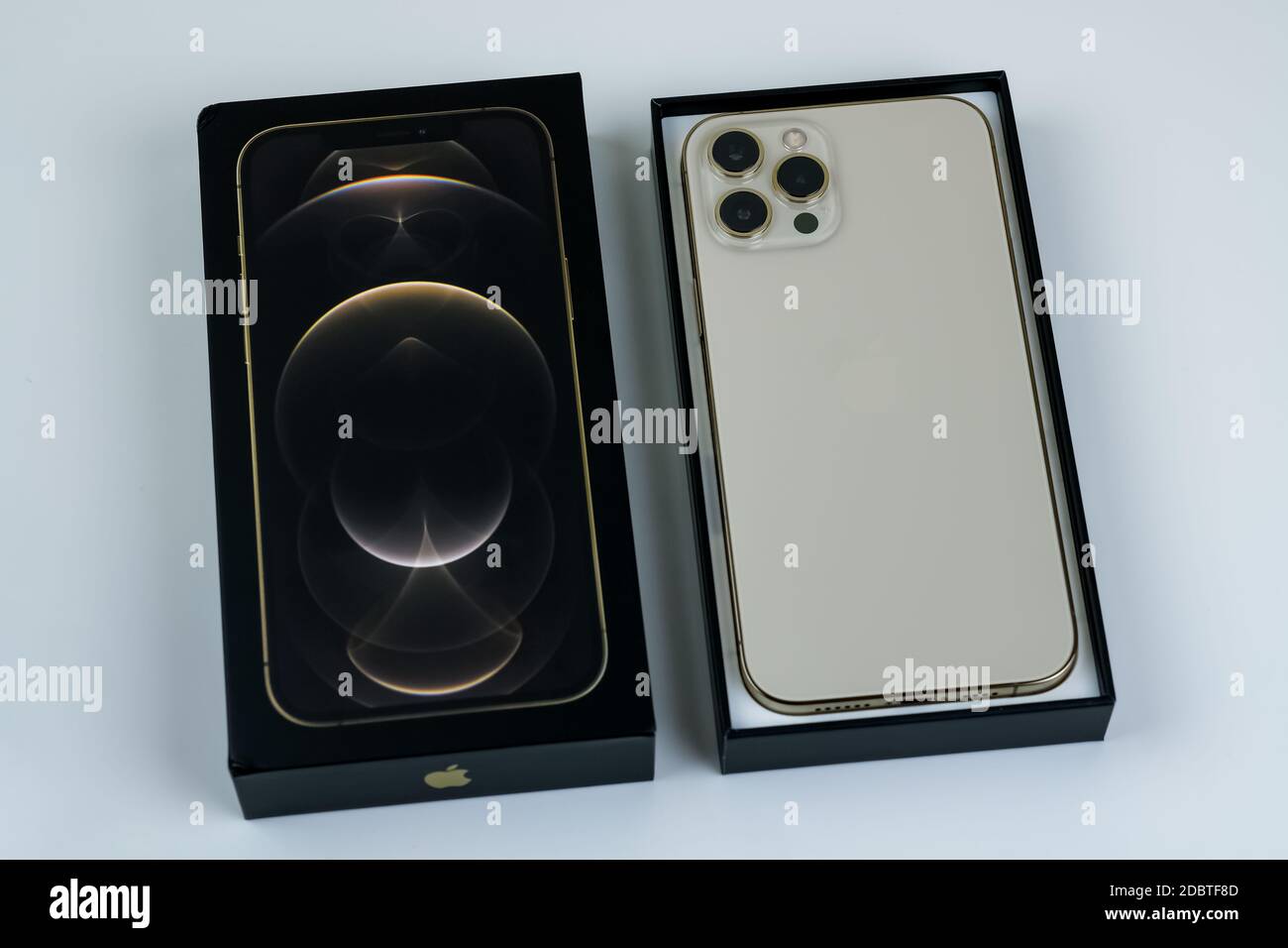 12 pro max gold hi-res stock photography and images - Alamy