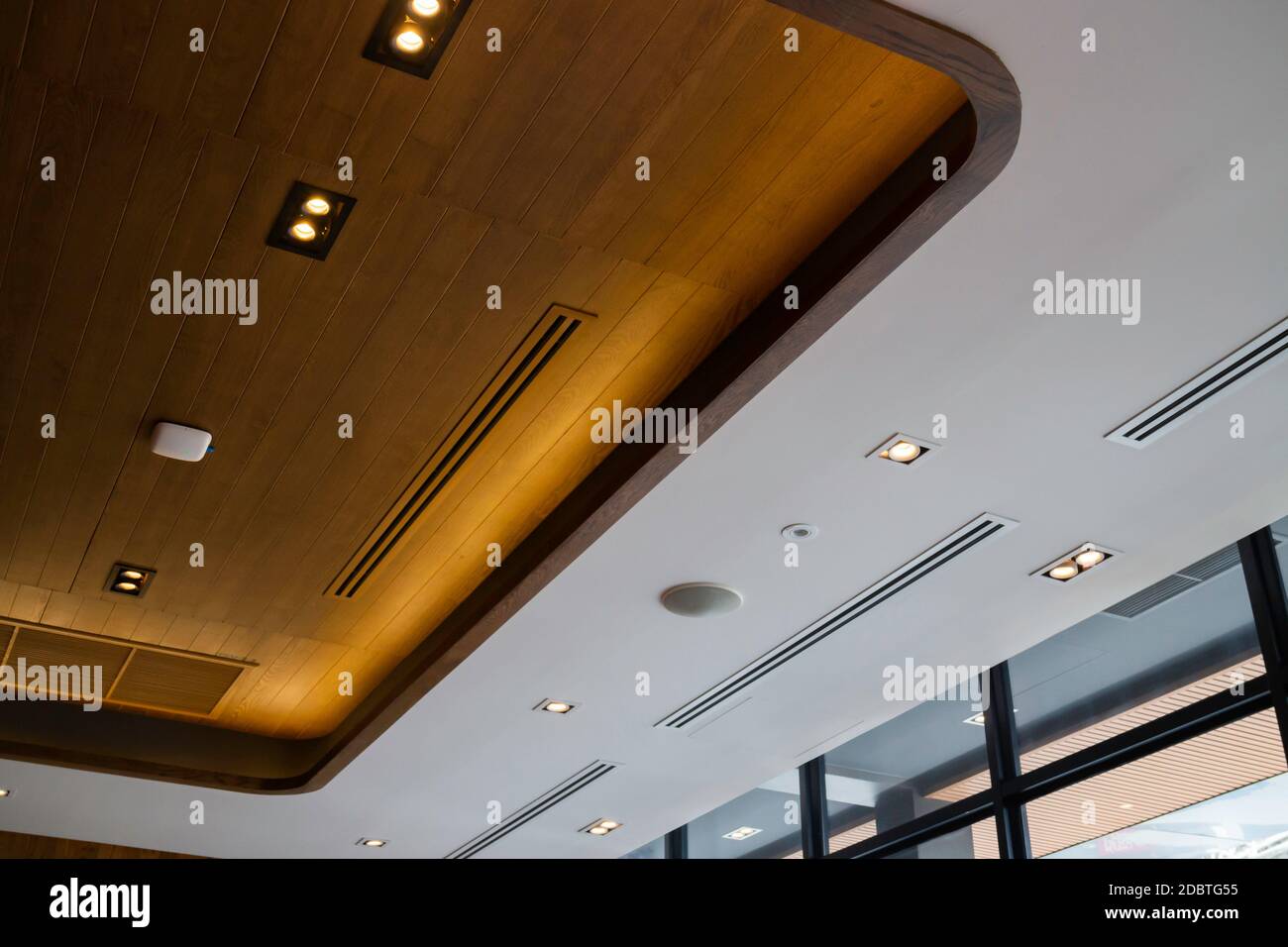 Cabin interior high ceiling hi-res stock photography and images - Alamy