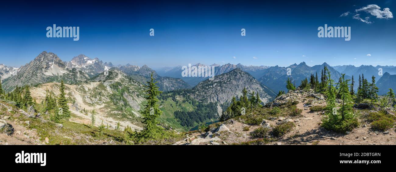 North cascades mountain range hi-res stock photography and images - Alamy