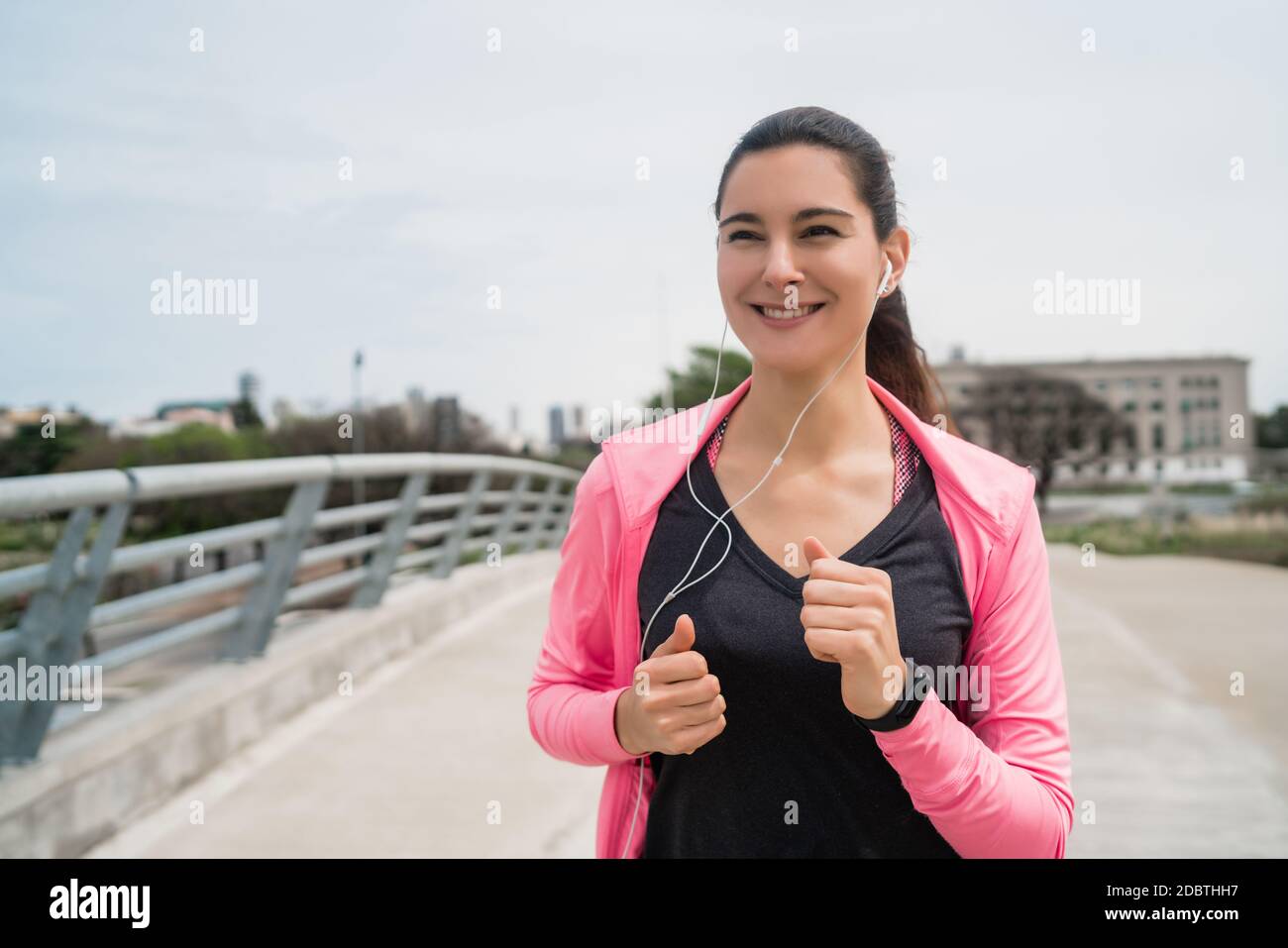 Portrait of fitness woman running Stock Photo - Alamy