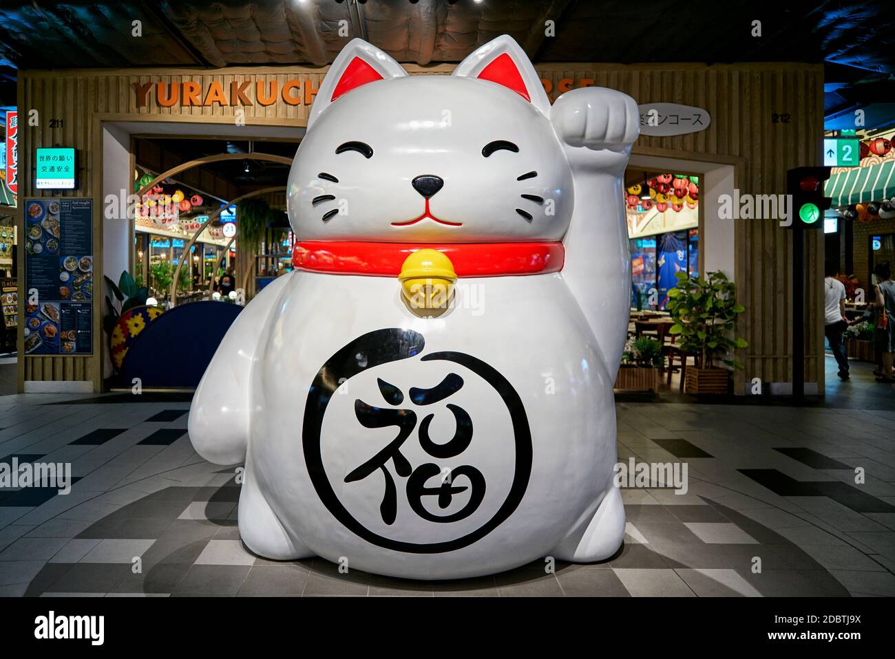 Maneki Neko-Japanese lucky cat Stock Photo - Alamy