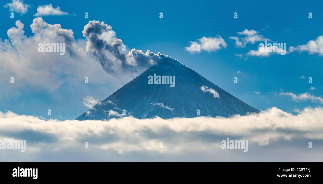 Beautiful volcano eruption, warning danger mount peak erupting ashes ...