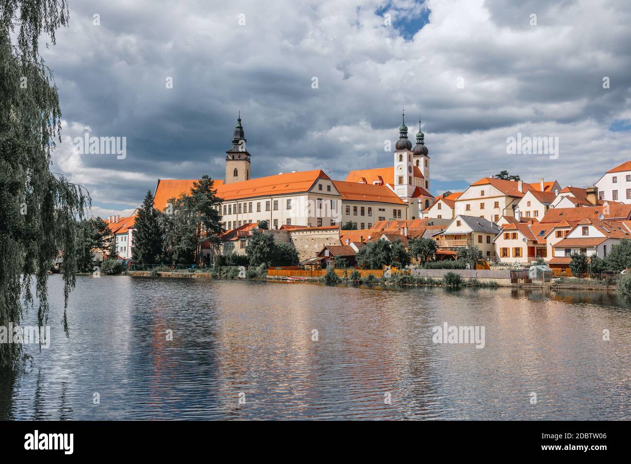 Telc city with dramatic sky. Water reflection of houses and Telc Castle ...