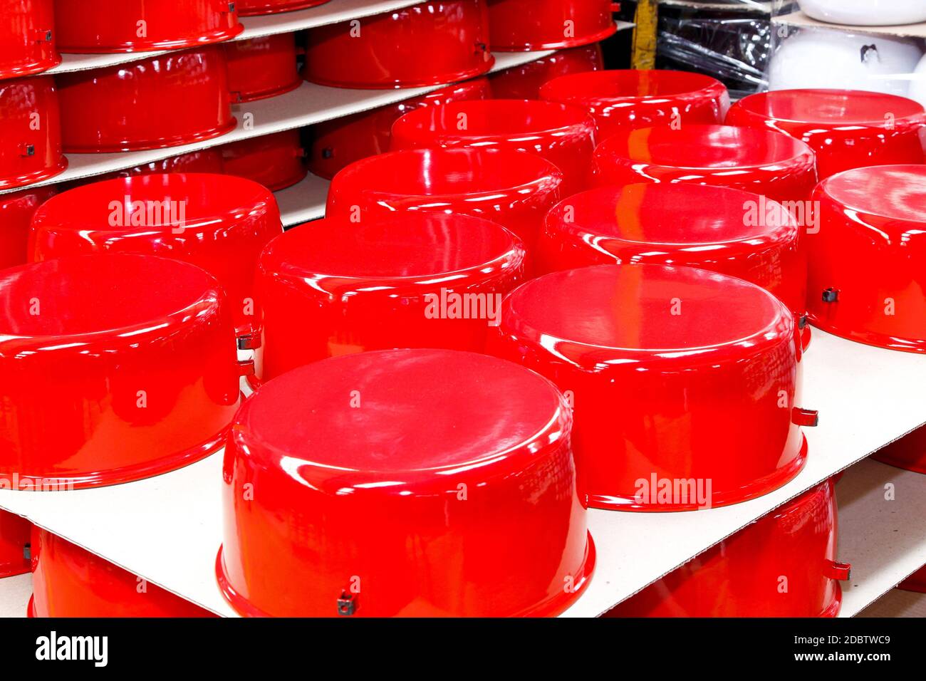 Enamel pots hi-res stock photography and images - Alamy