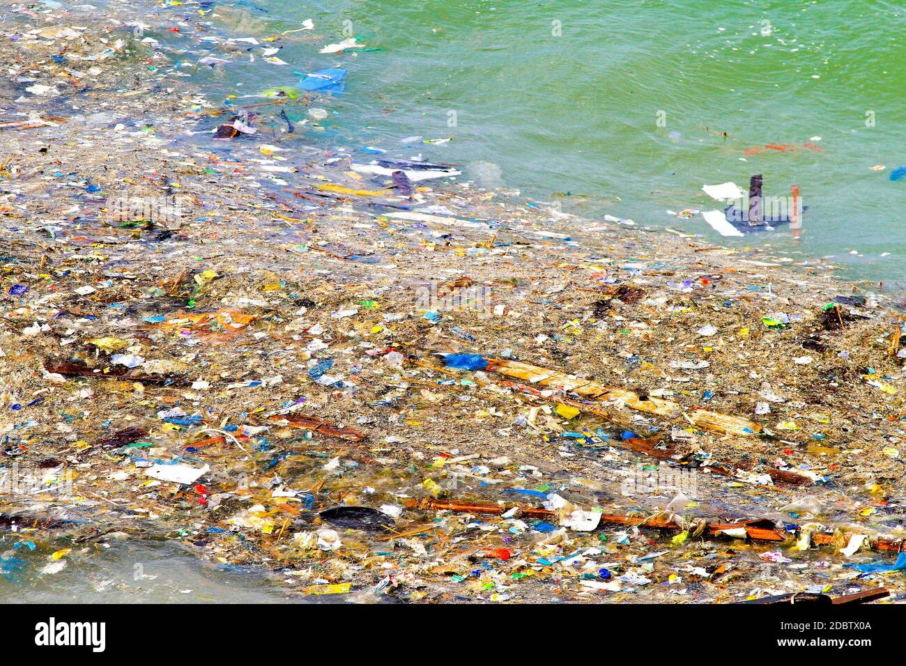 Disgusting pile of pollution floating in the sea Stock Photo - Alamy