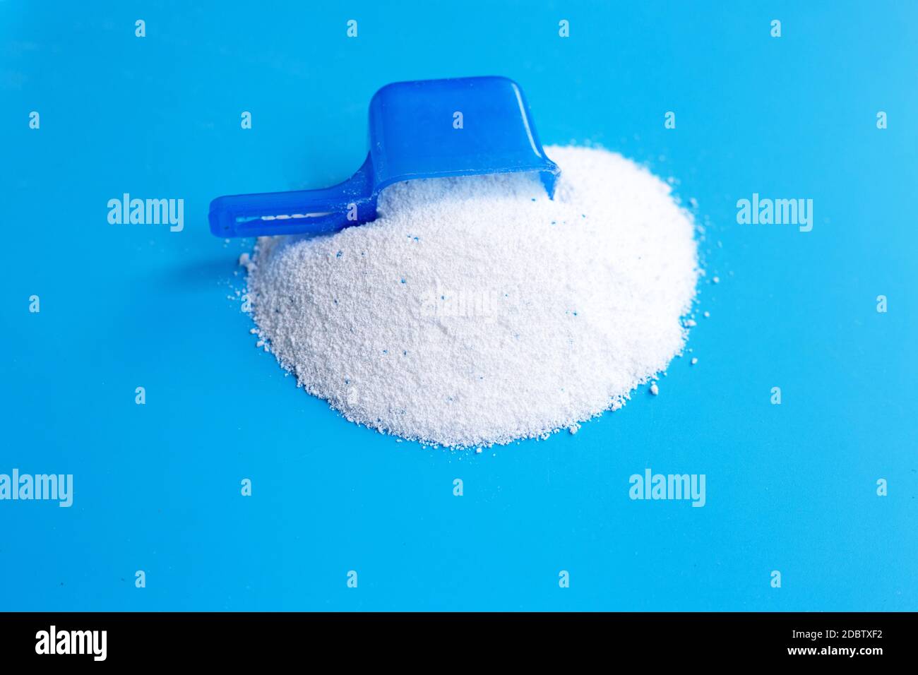 Laundry detergent measuring spoon hi-res stock photography and images ...
