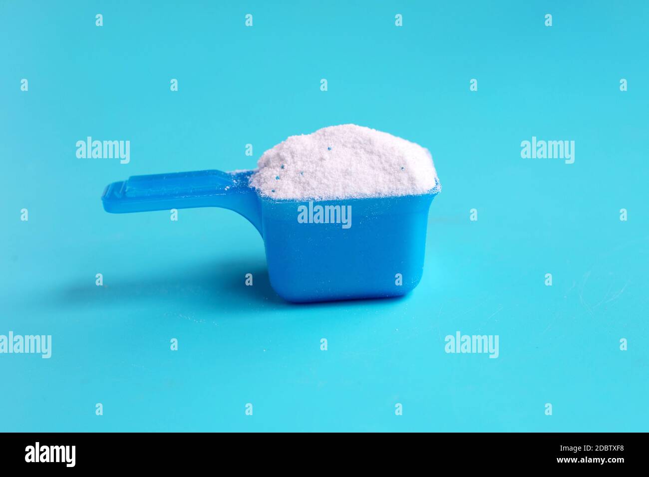 Laundry detergent measuring spoon hi-res stock photography and images ...