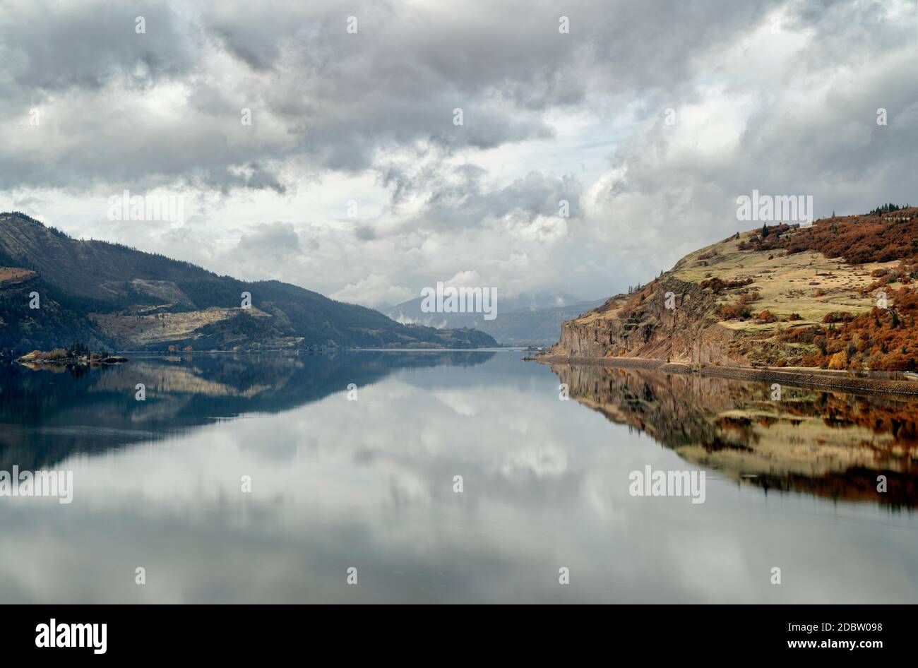 This is the Bingen Gap in the Columbia River in the Columbia Gorge ...