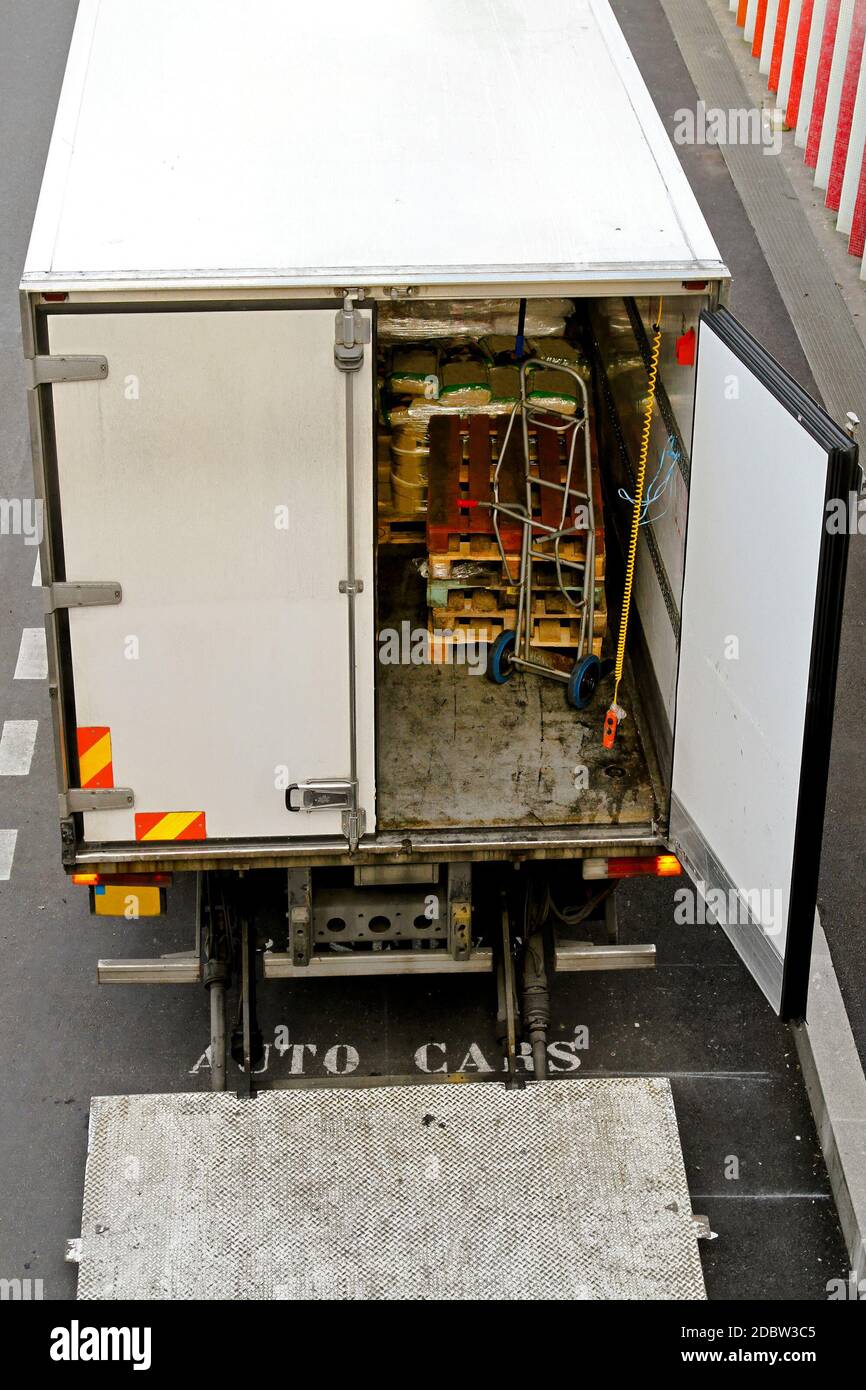 Open door at delivery truck with lift ramp Stock Photo - Alamy